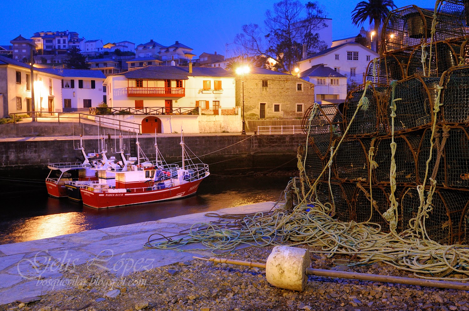 DE TODOS UNA FOTO: Puerto ballenero de Viavélez