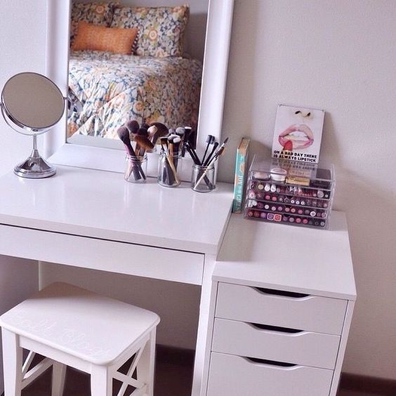 23 Perfect Makeup Table Inspiration Design | ARA HOME