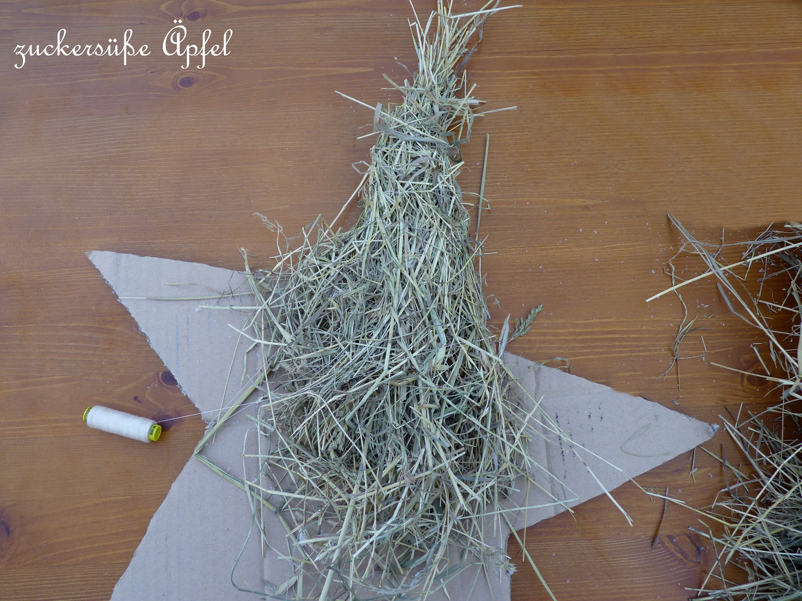 Eine Anleitung für Sterne aus Heu | ♥ Zuckersüße Äpfel - kreativer ...