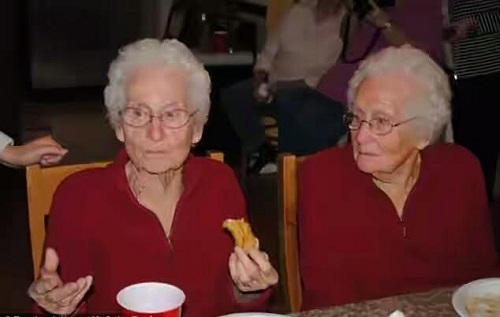 DailyTori.com: Meet The 100-Year-Old Identical Twins Who Have Never ...