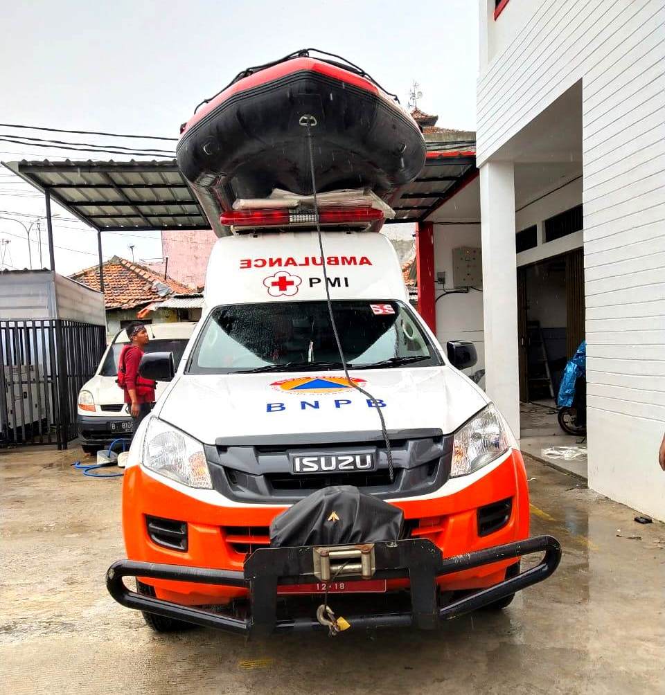 PMI KABUPATEN BEKASI MASIH BERJIBAKU MELAKUKAN PELAYANAN TANGGAP DARURAT BANJIR UNTUK WARGA ...
