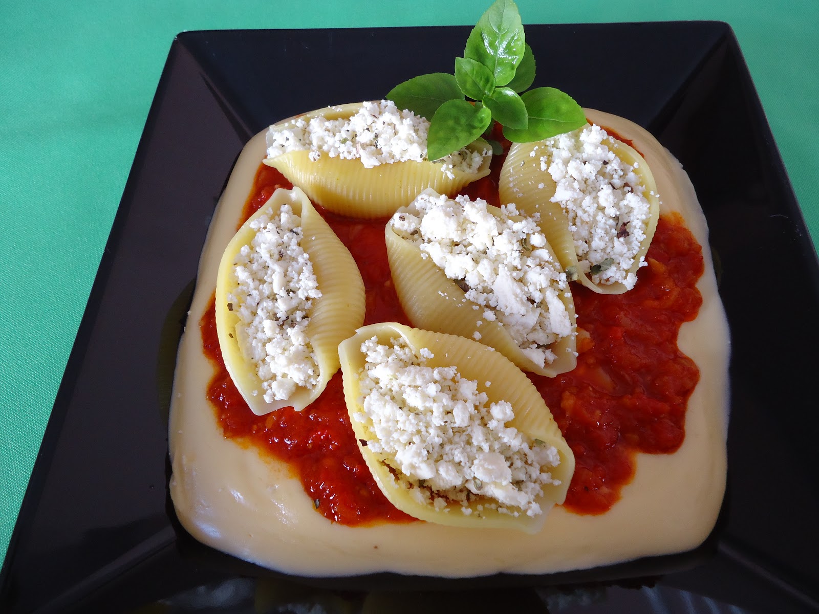 Rute Receitas: MASSA RECHEADA COM RICOTA, AO CREME DE QUEIJO E MOLHO DE ...