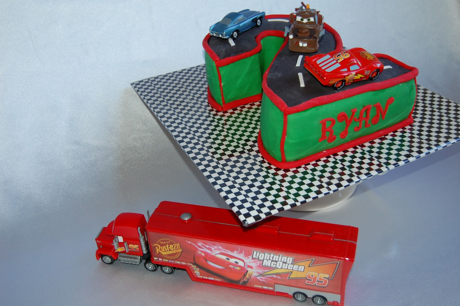CUSTOMISED CAKES BY JEN: Disney CARS Cake