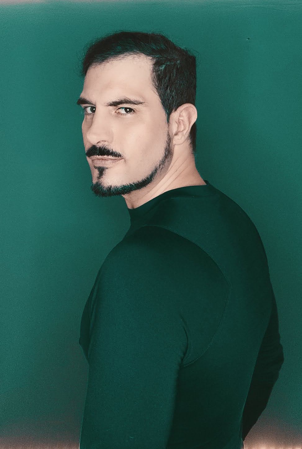 SI, SOMOS INVENCIBLES by Daniel Delevin