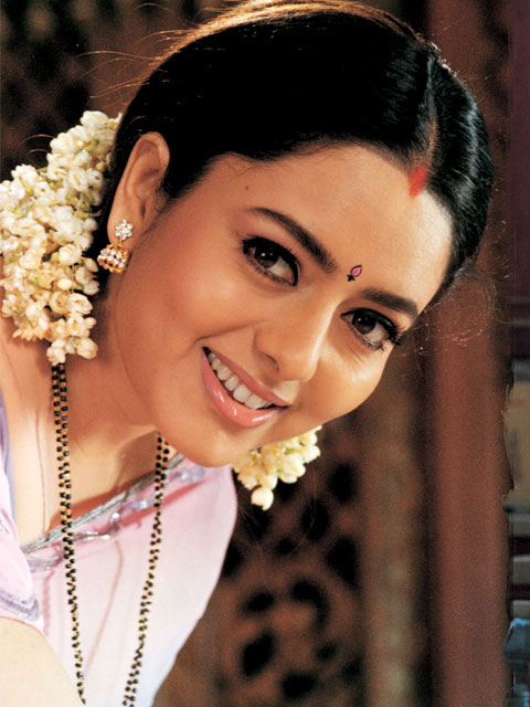 Soundarya Wiki, biodata, affairs, Boyfriends, Husband, Profile, Family ...