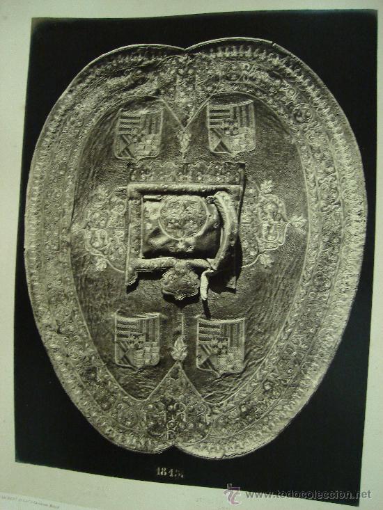 Armas y armaduras en España: La adarga