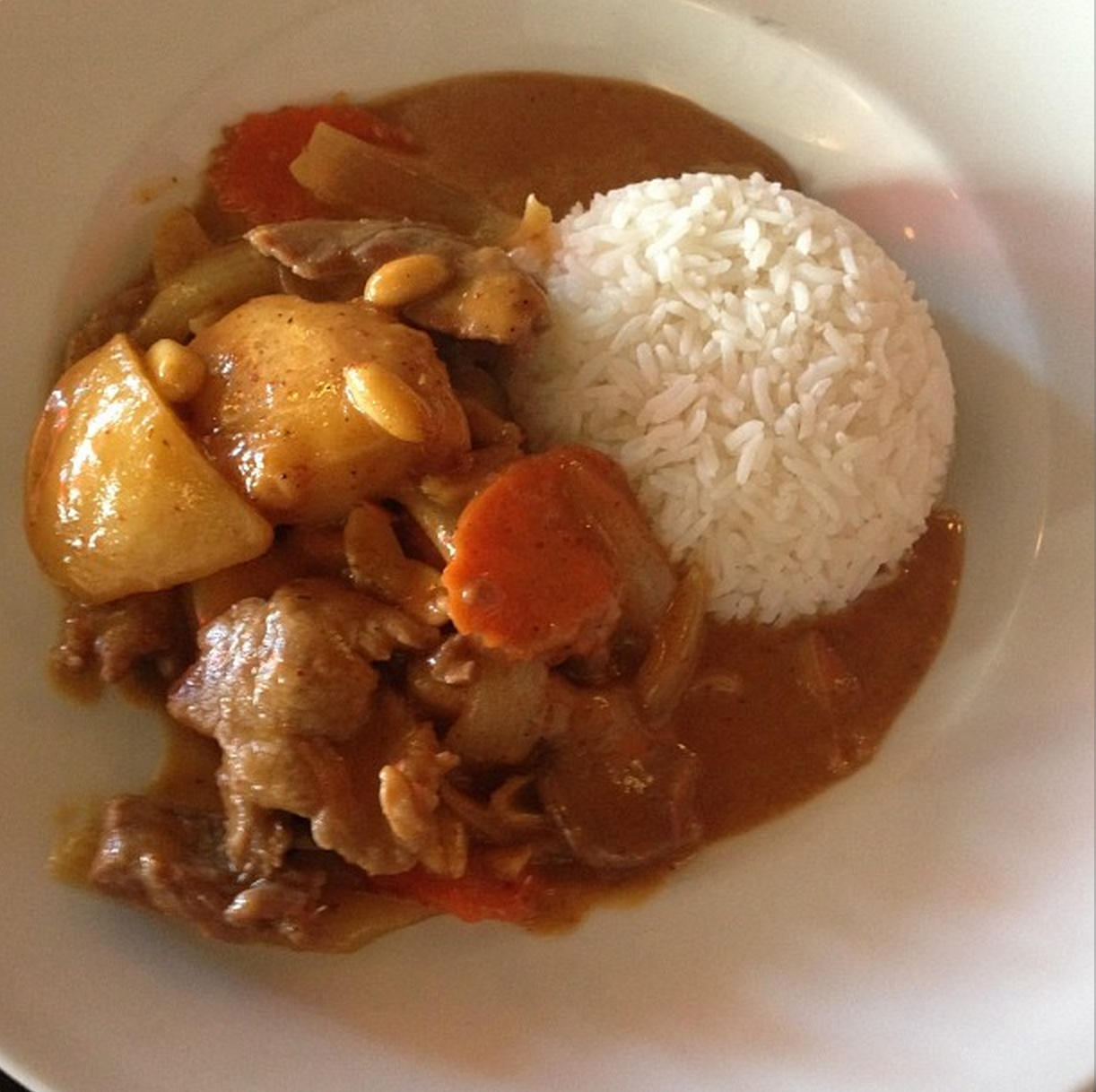 Thai Siam: Seafood Laksa, Beef with Mussaman curry - An Instant On The Lips