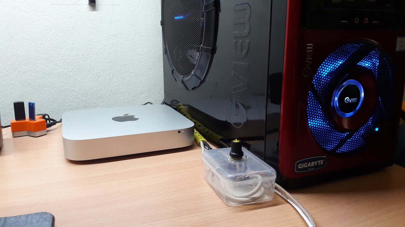 Cavy Lab: DIY USB KVM selector using audio selector. (1 keyboard -> 2 ...