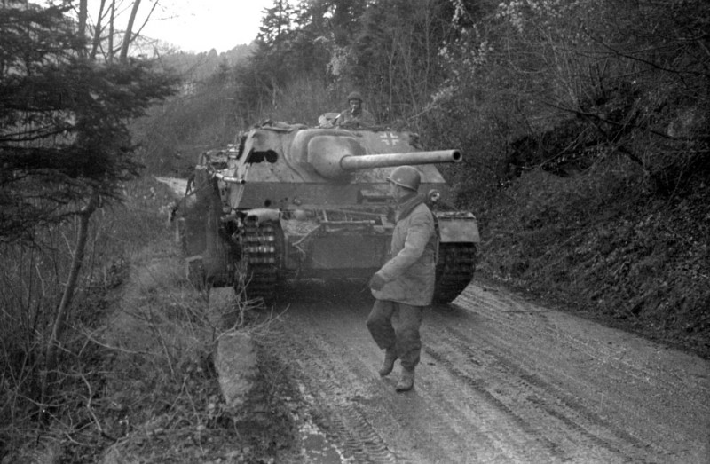 Historia y tecnología militar: Jagdpanzer IV-70 (A) capturado en Francia