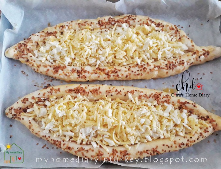 Citra's Home Diary: Peynirli pide (pastane usulü) / Turkish Cheesy Pide ...