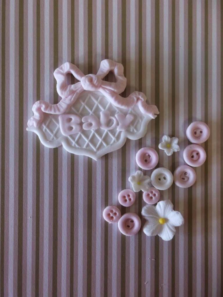 Kiwi Cakes: Fun plaques to finish cakes - Tutorial Tuesday