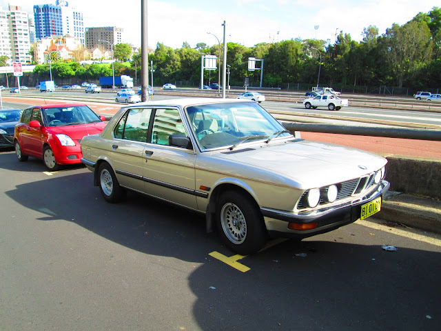 Aussie Old Parked Cars: 1985 BMW 520i (E28)