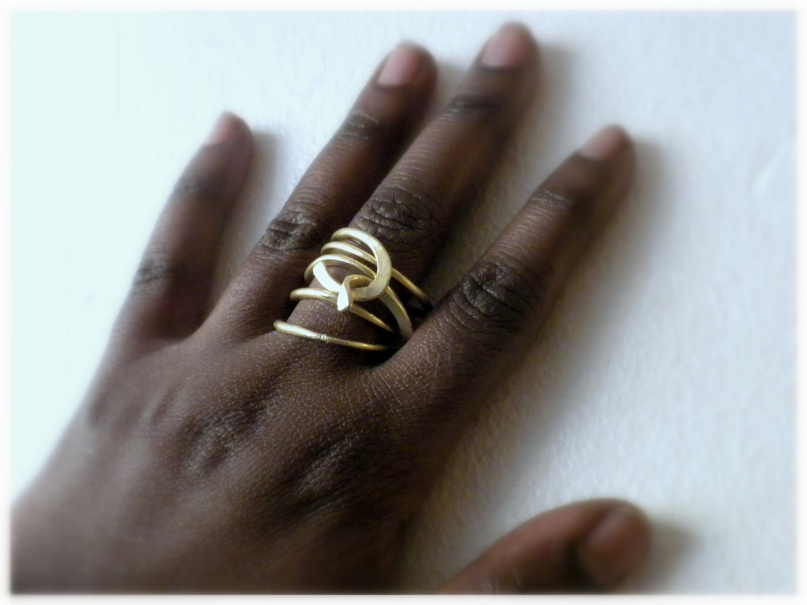 Carmen Veca Monili: Anelli in ottone forgiati a mano