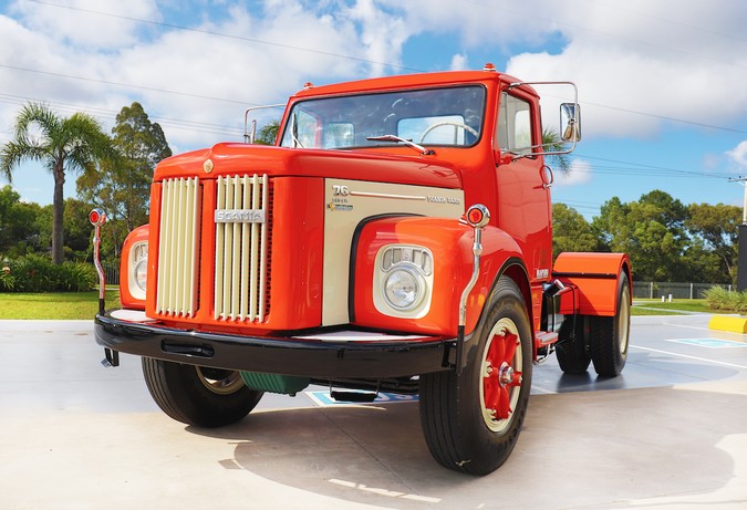 Irapuru Transportes celebra 50 anos com restauração de Scania L76