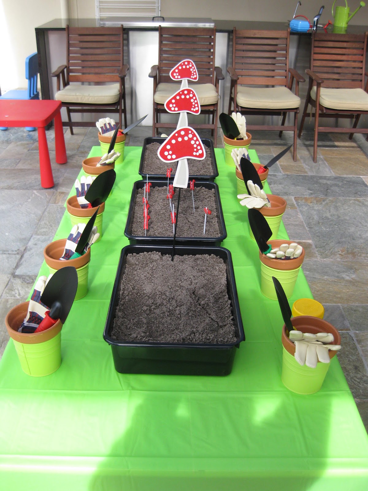 Seventies Baby: How to host a Grubby Garden Party