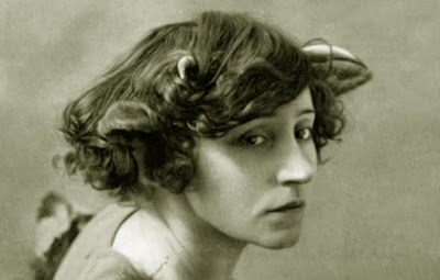 Fuera de lugar: Colette, Canción de la danzarina.