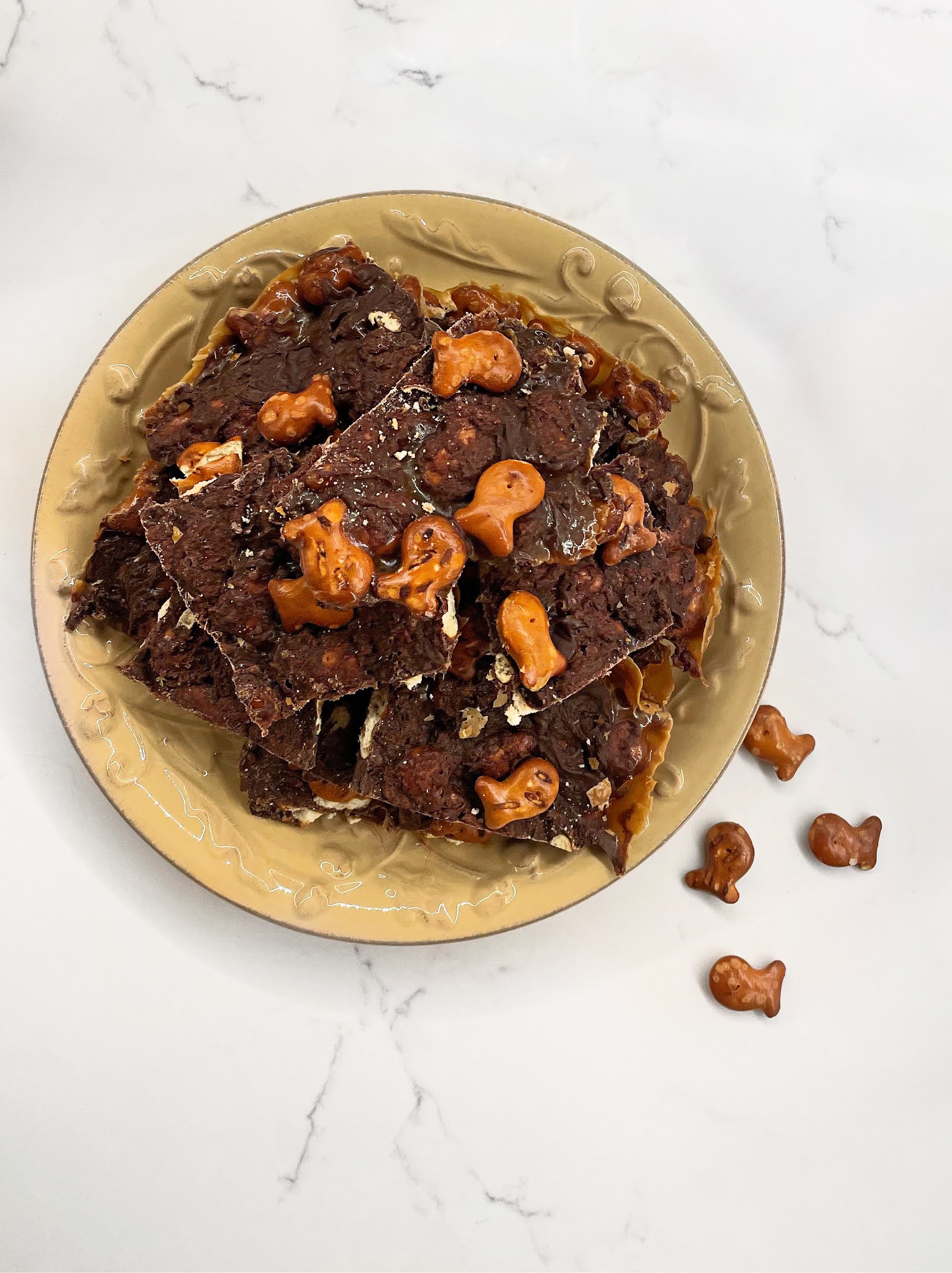 TheKristenDiary: SWEET + SALTY GOLDFISH PRETZEL TOFFEE