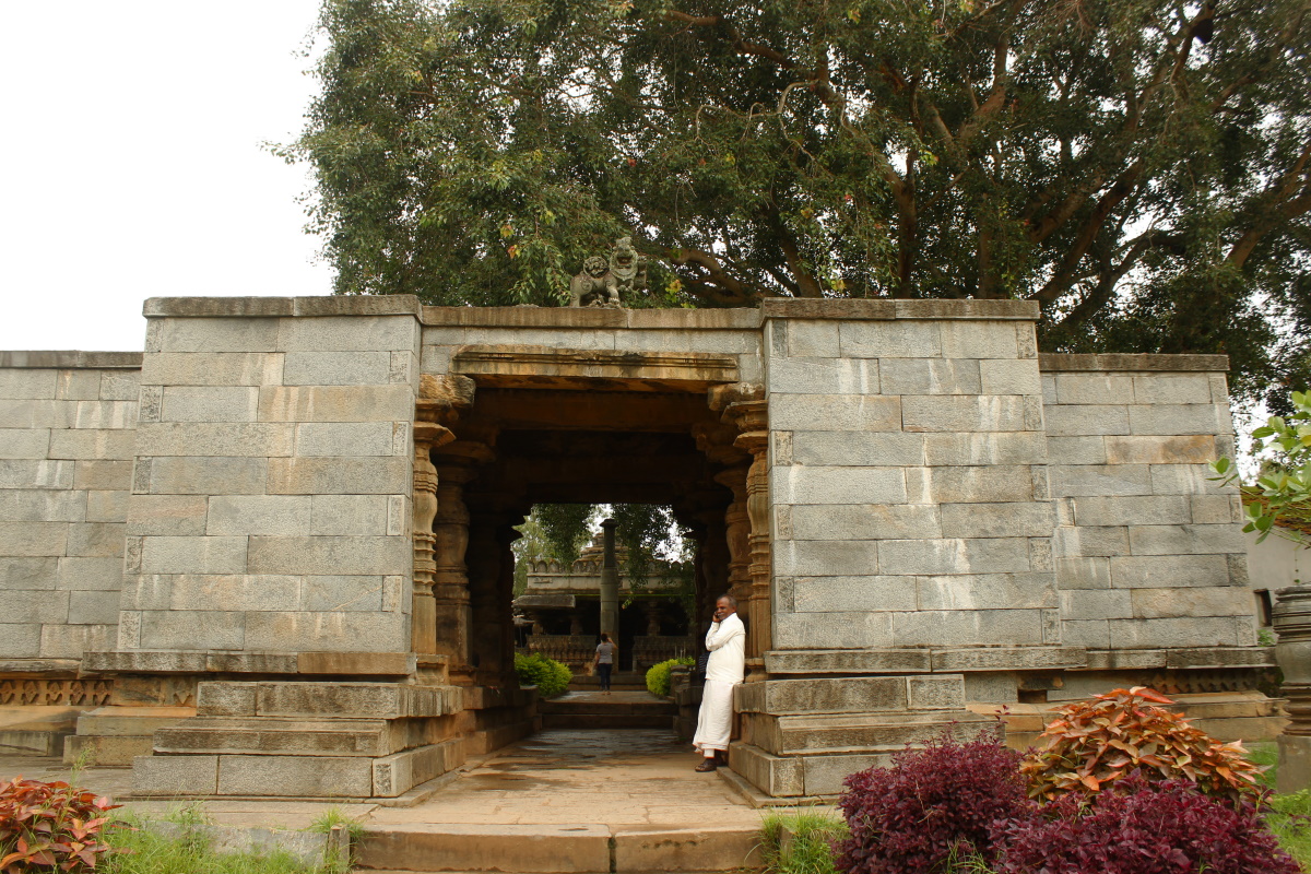 Journeys across Karnataka: Tarakeshwara Devastana, Hangal - part-1
