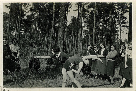 Funny Snapshots of People Dancing Outside That You Have Rarely Seen ...