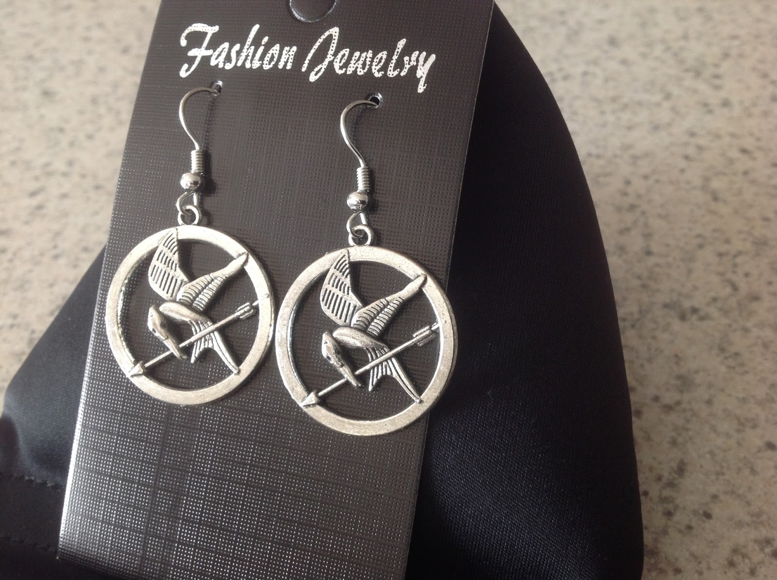 Hunger Games Series: Hunger Games Mockingjay Merchandise