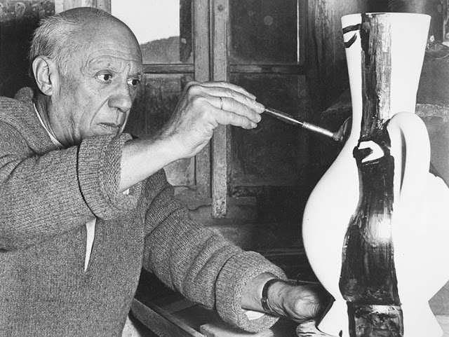20 Amazing Vintage Photographs of Pablo Picasso in His Studios From ...