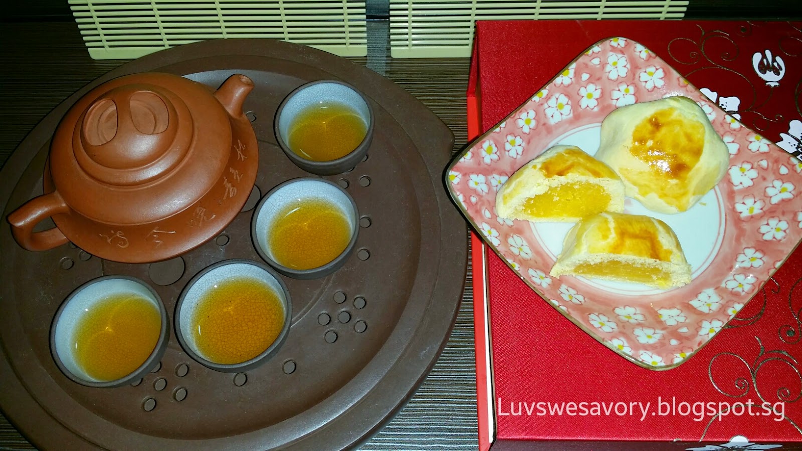 Luvswesavory: Mini Baked Custard Mooncakes