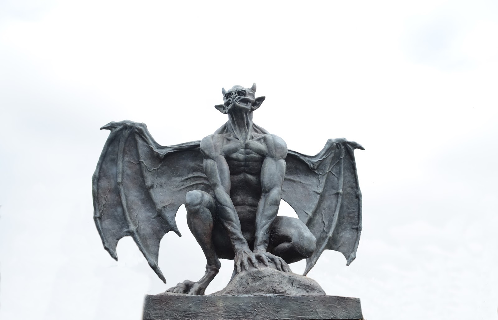 HONOREZH SKULPT: GARGOLA