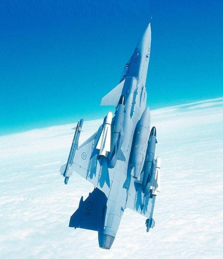 FOTOARMAS.COM: SAAB JAS 39 Gripen (Ground Attack RBS-15)