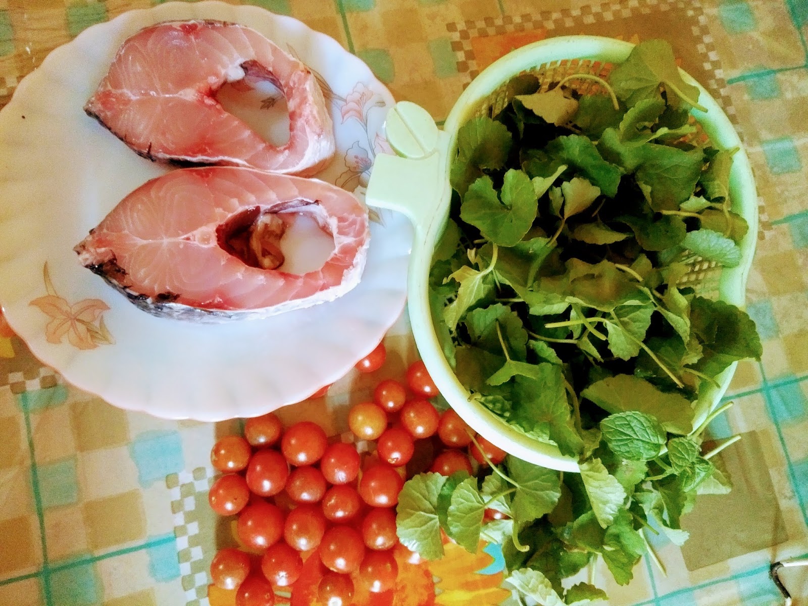 Fish curry with Asiatic Pennywort ( Manimuni)