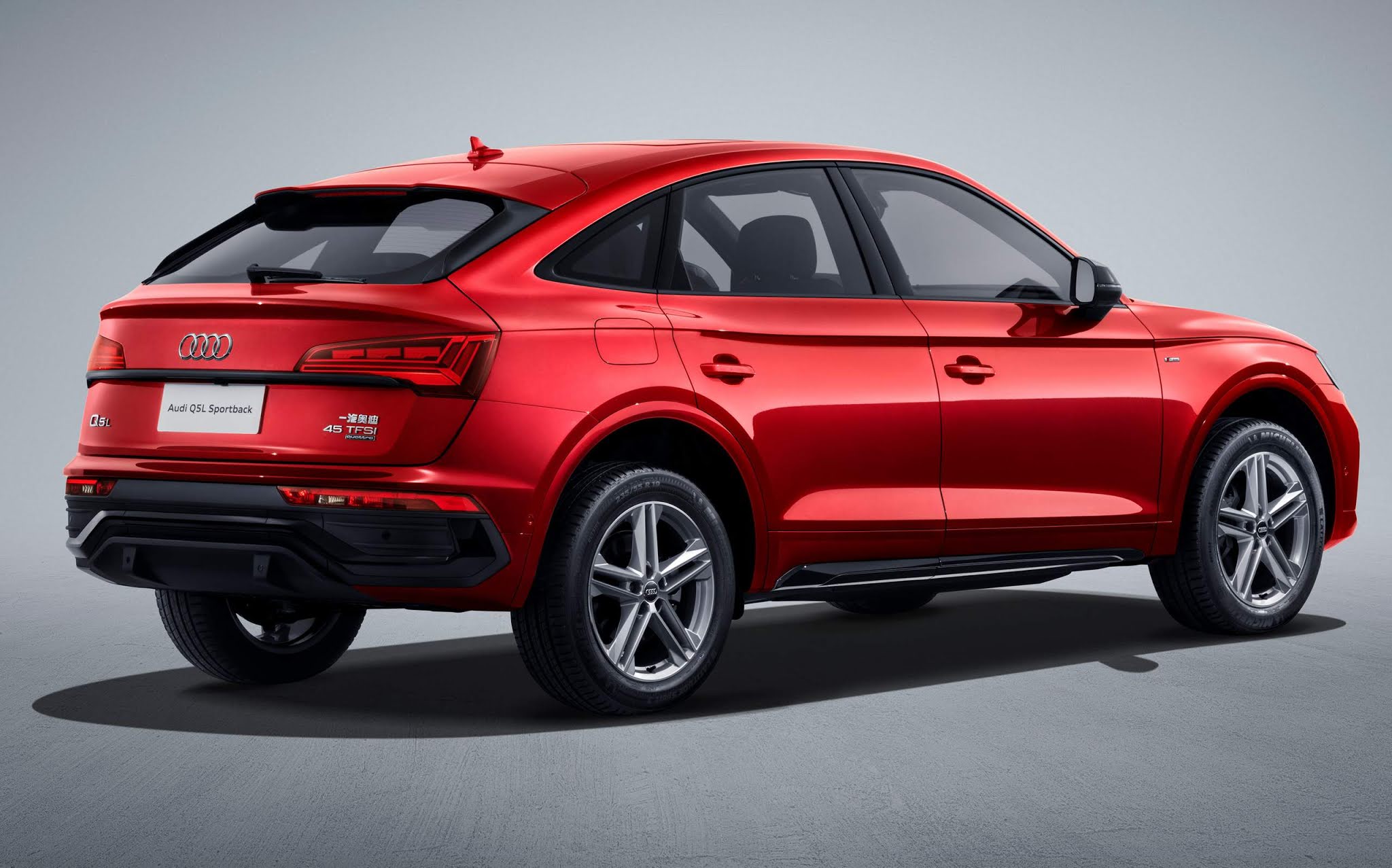 Audi Q5L Sportback é apresentado no Salão de Pequim