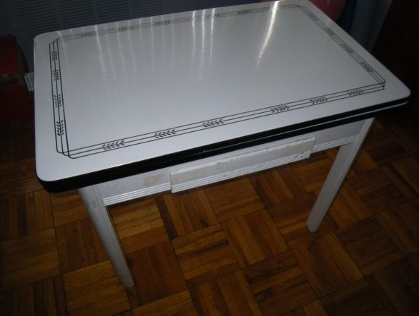 Listed District: $100 - 1930s Enamel Top Dining Table