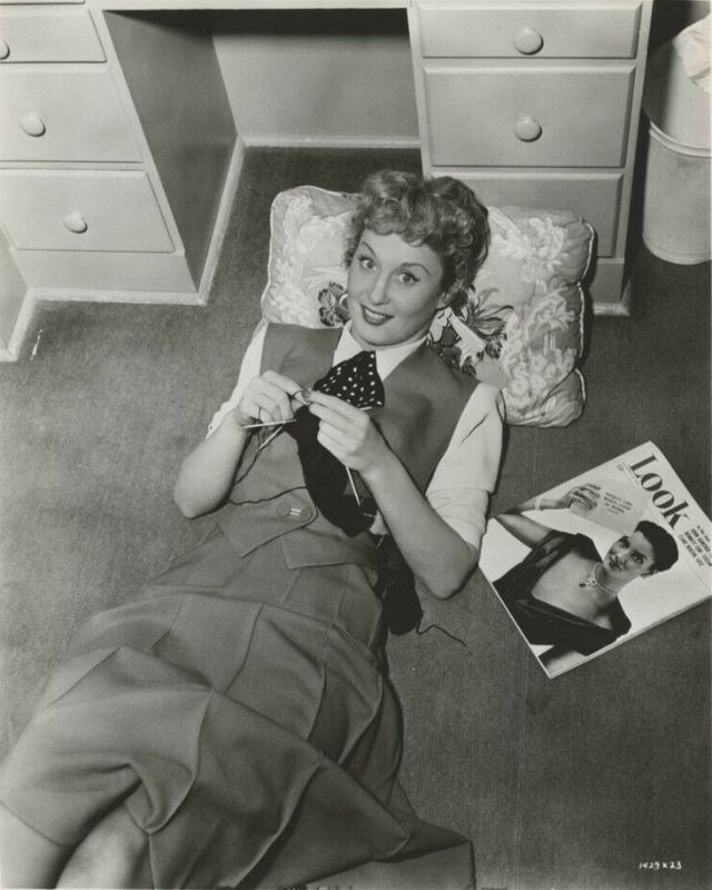 30 Vintage Portrait Photos of Betty Garrett in the 1940s and ’50s ...