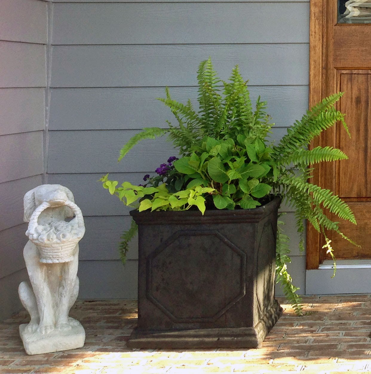 Elizabeth Quilts Plus: Front Porch Container Gardening