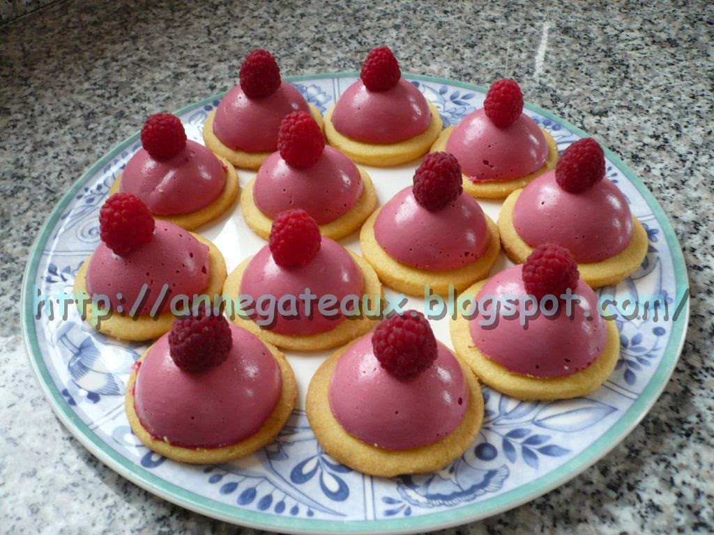 Anne Gateaux: Demi sphères framboises