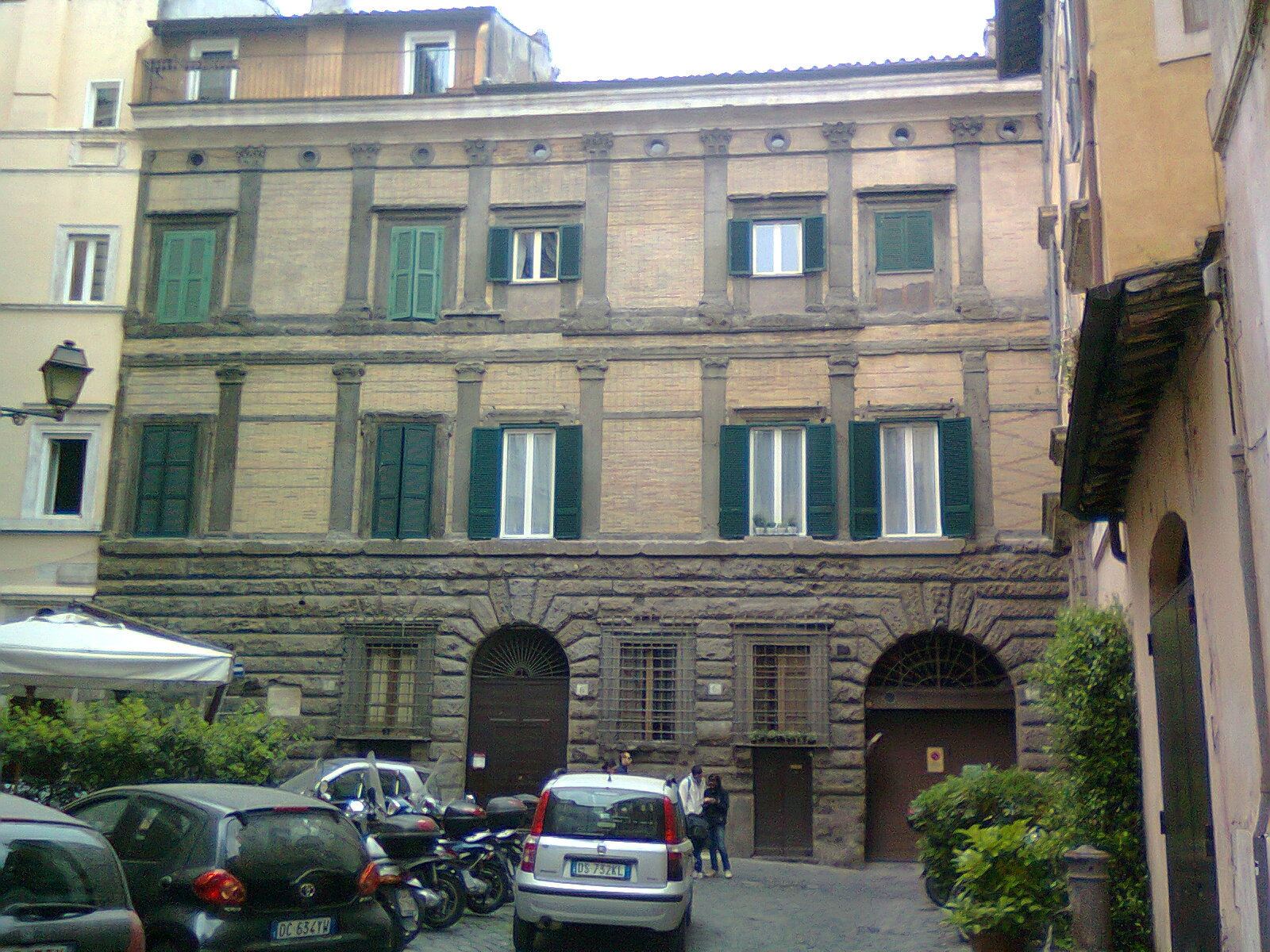In bici per Roma: Luoghi del cuore11: piazza e vicolo di Montevecchio.