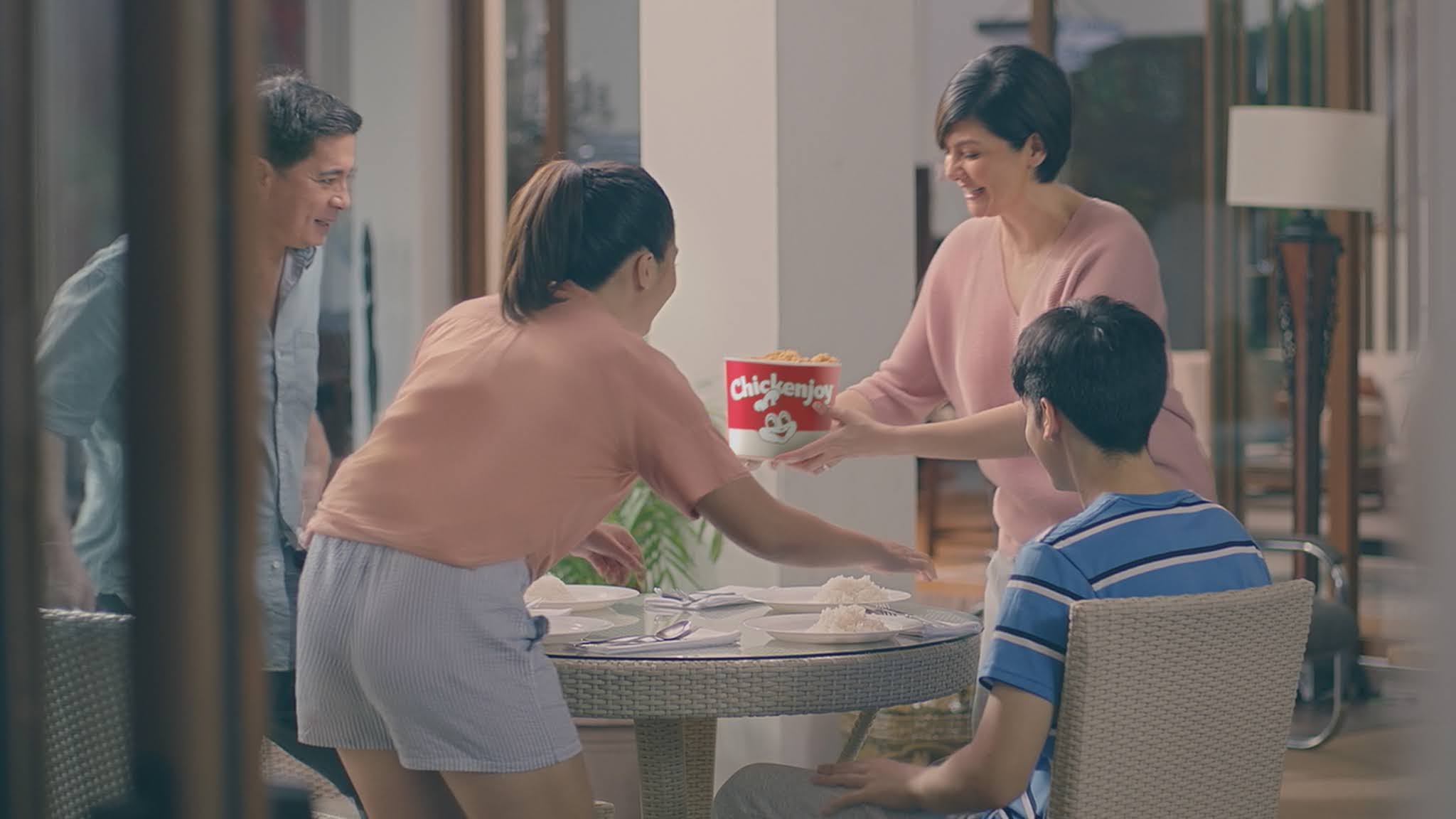 Fun Food Fights: Jollibee’s new Chickenjoy ad highlights the value of ...