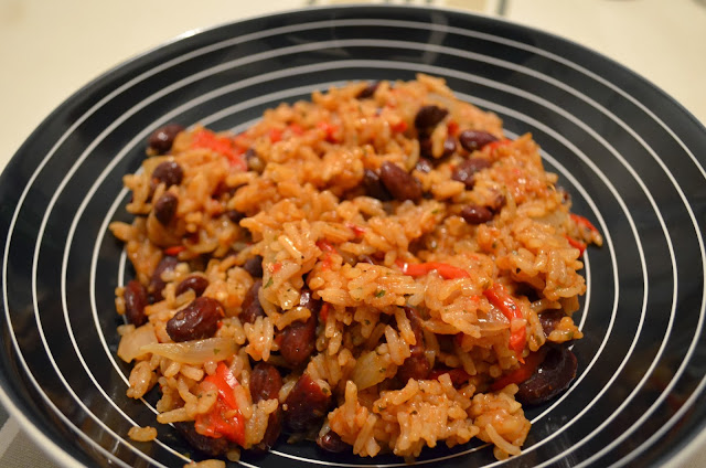 La Petite Poussière : Celle qui cuisine du riz aux haricots rouges