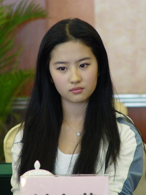 CELEBRITY PICS: Liu Yifei cute