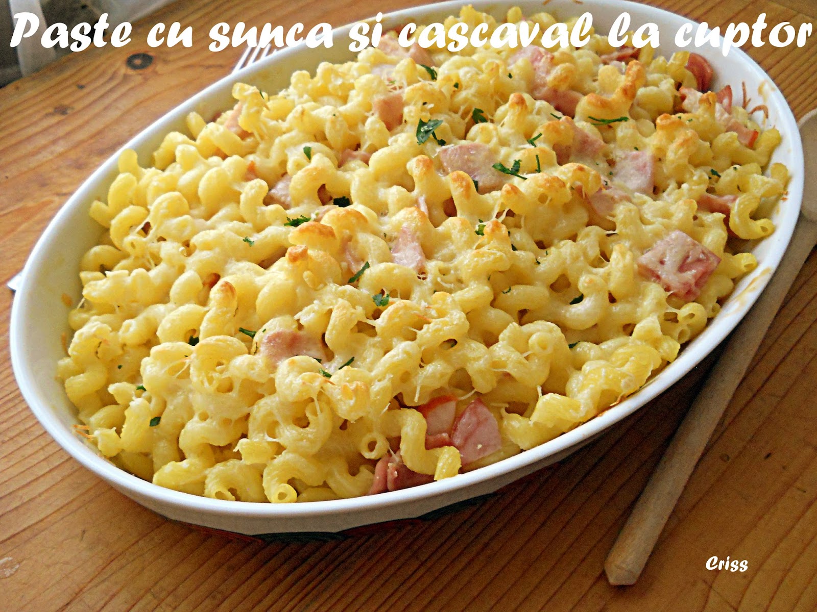 Arome si culori : Paste cu sunca si cascaval la cuptor