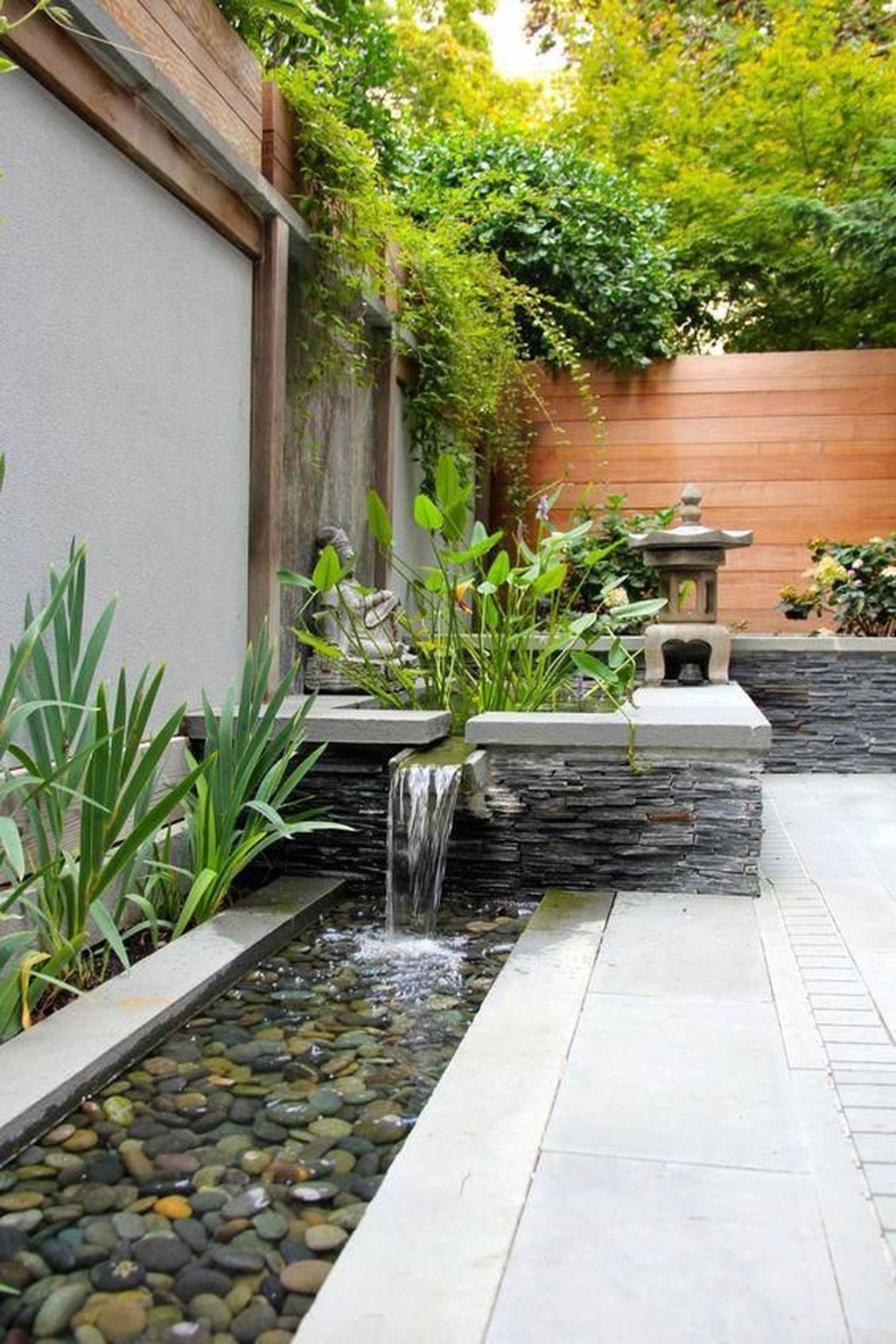 30+ Unordinary Water Feature Front Yard Backyard Landscaping Ideas