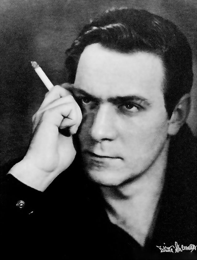 20 Portraits of a Young and Handsome Christopher Plummer in the 1950s ...