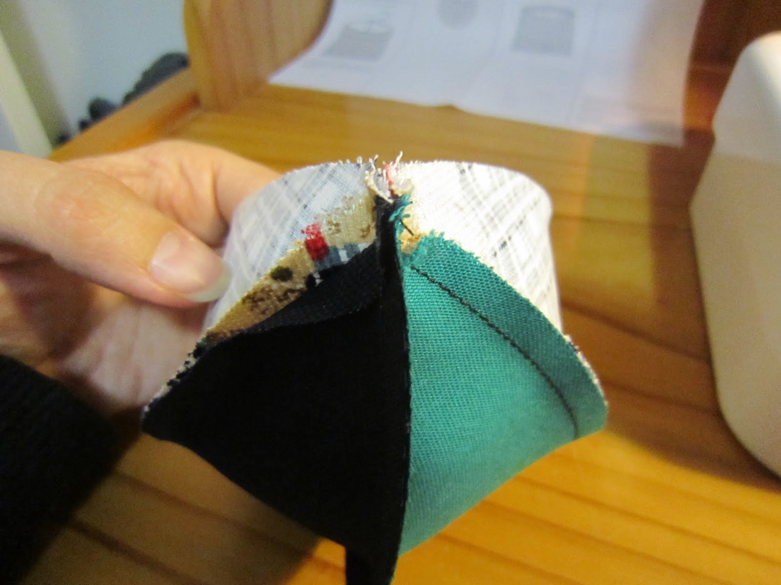 Stitches and Love: Free Fabric Balls Tutorial