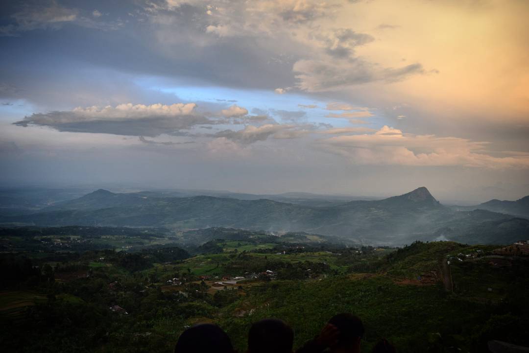 Curug Ciherang dan Rumah Pohonnya, Spot Keren Untuk Berfoto-ria di ...