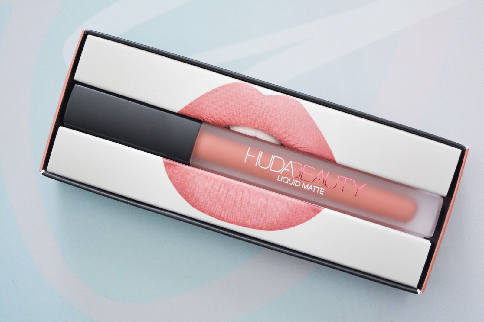 Huda Beauty - Liquid Matte Lipstick - Bombshell - Pink Ivory Makeup