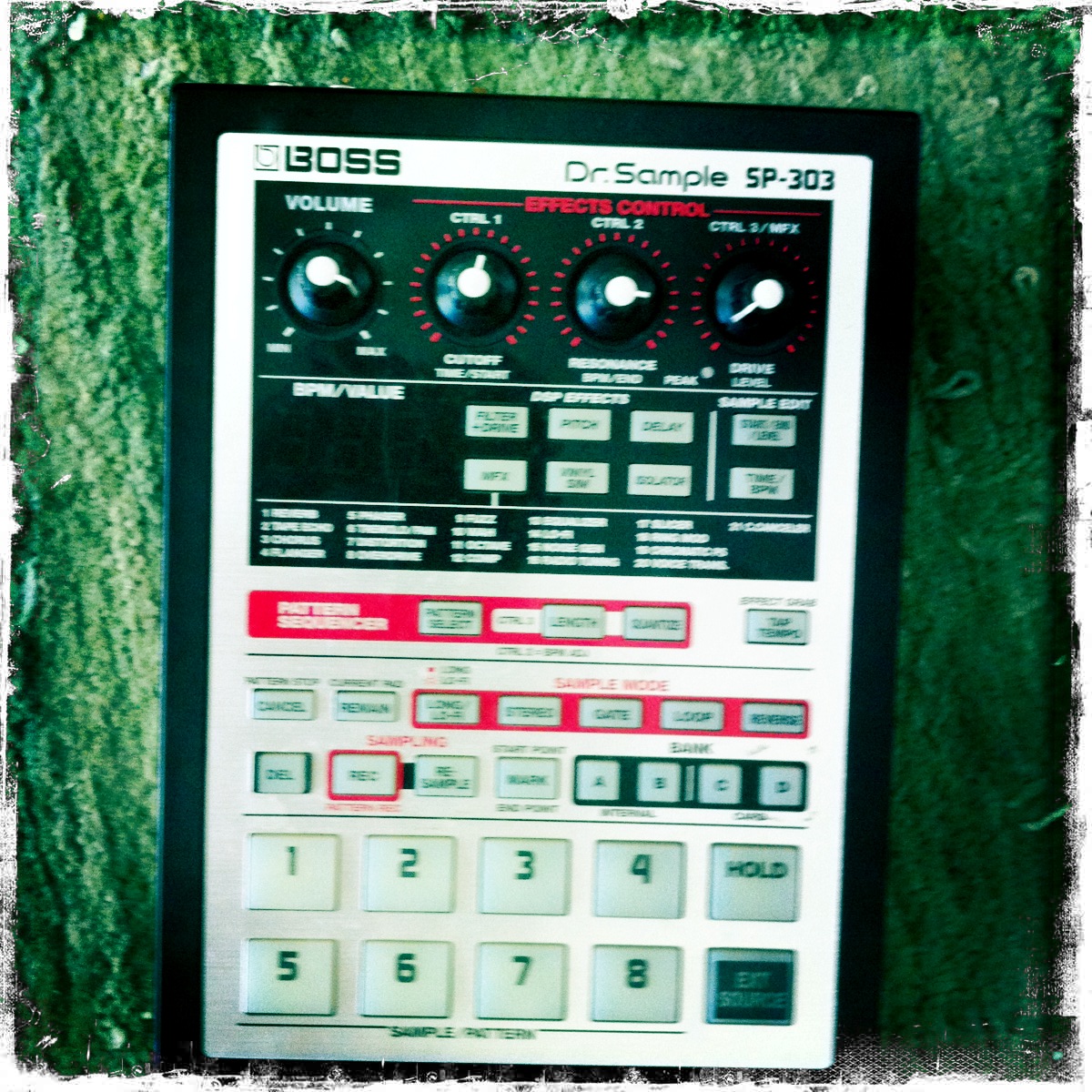 מאחורי הכלים: ראיון #1: אורי מור