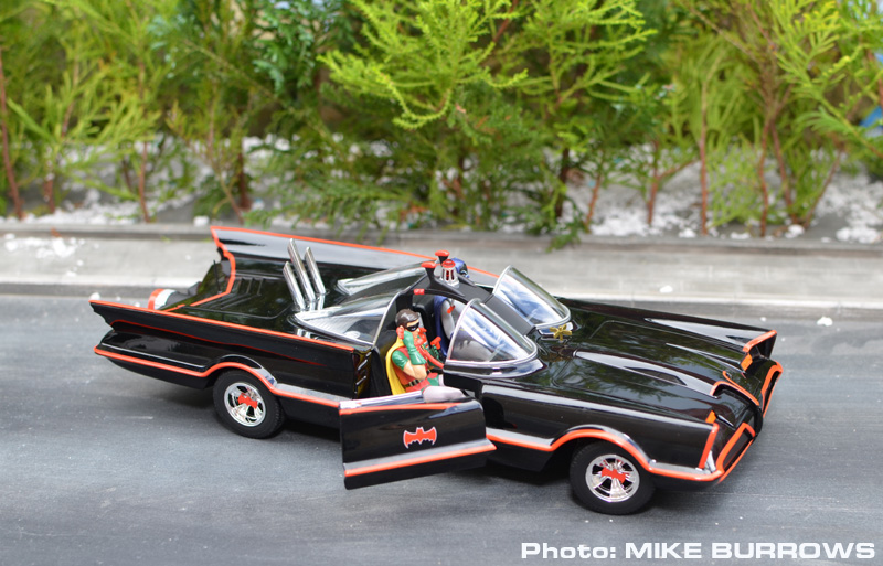 MOONBASE CENTRAL: HOTWHEELS 1:18 SCALE '66 BATMOBILE