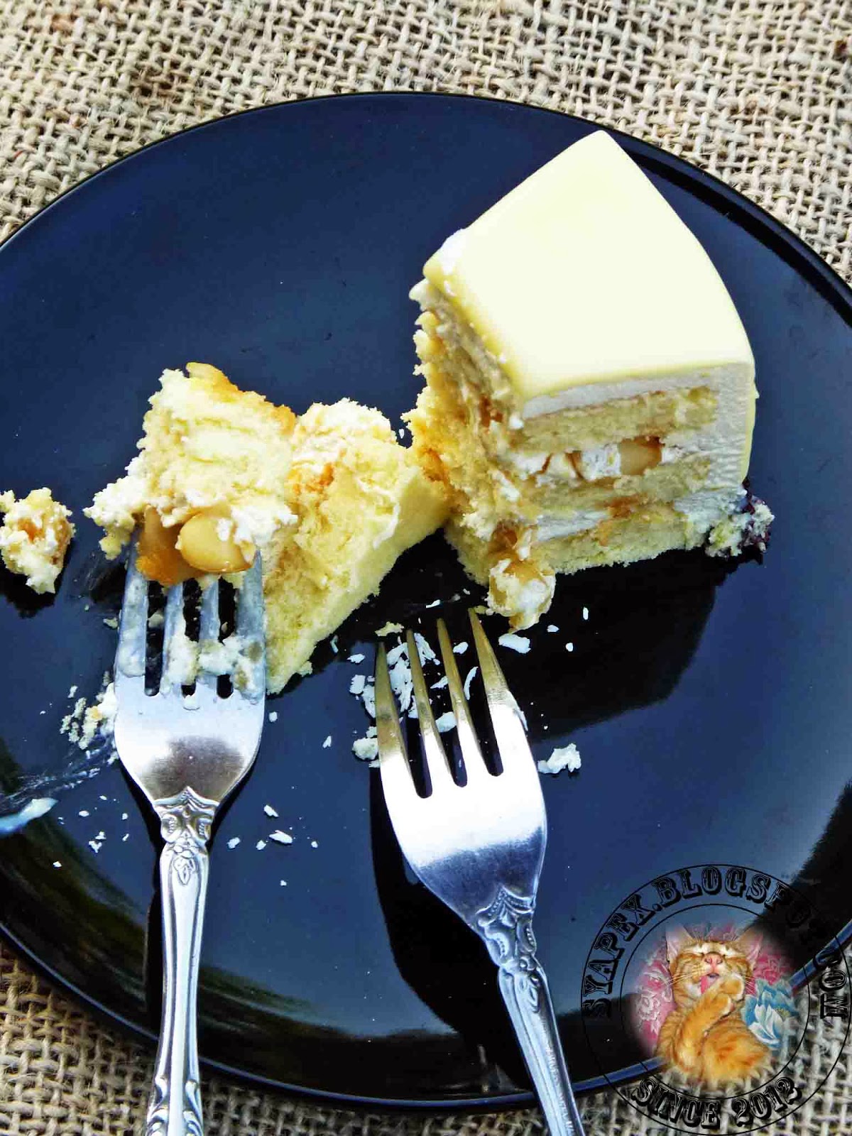 syapex kitchen: White Chocolate Macadamia Cake for My Birthday dan....