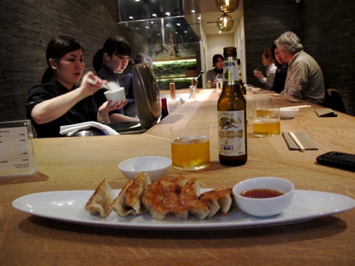 Paris Cheapskate: Cheap Eats: Gyoza Bar