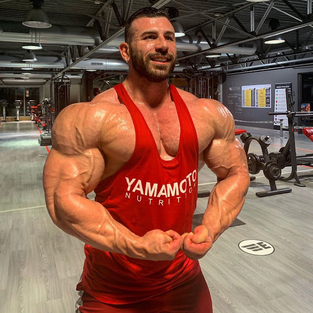 Muscle Lover: Italian IFBB Pro bodybuilder Andrea Muzi