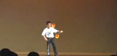 Amazing Yoyo Juggling Kid. Not Only One But Four At Them Same Time ...